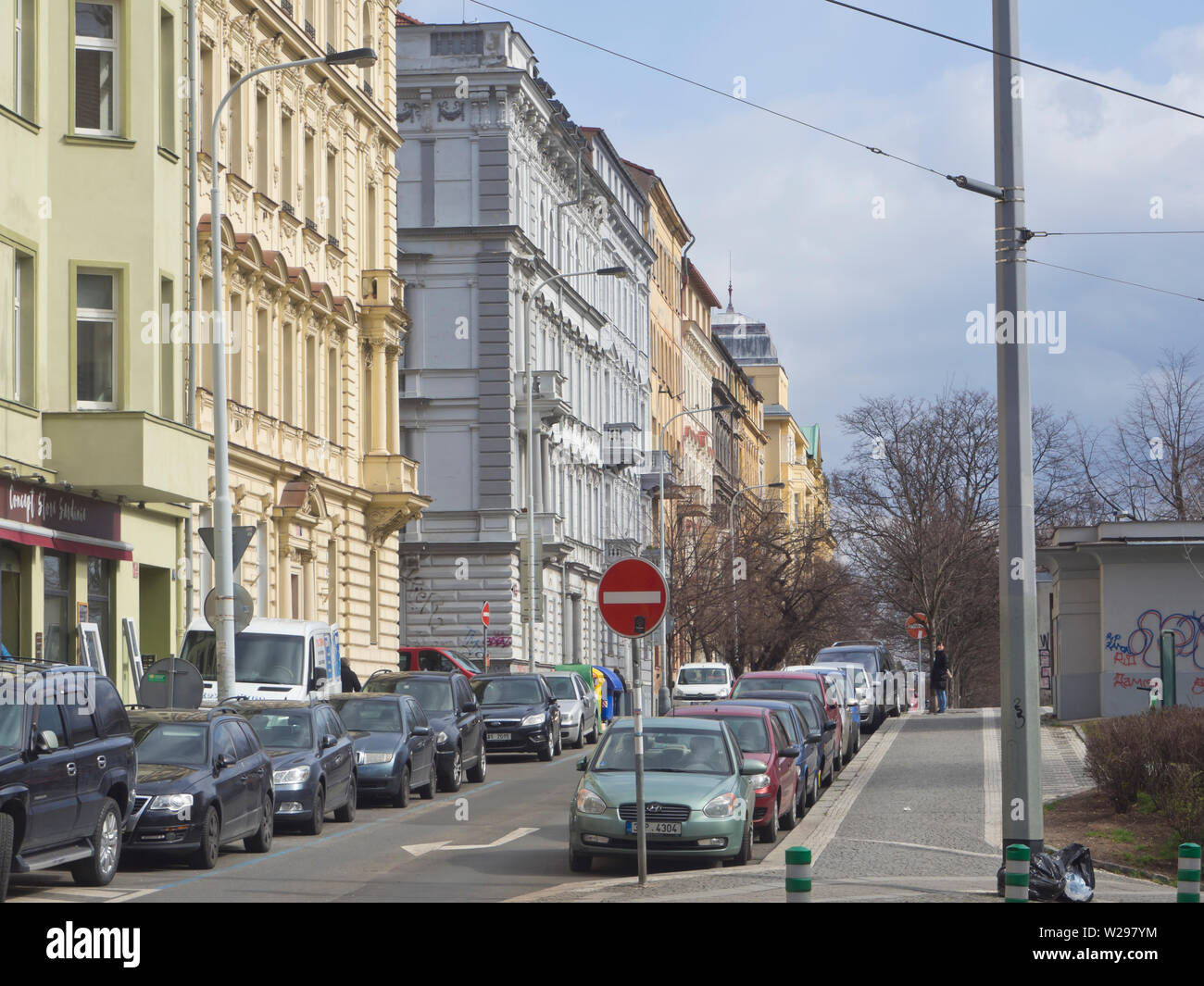 Curbside hi-res stock photography and images - Alamy