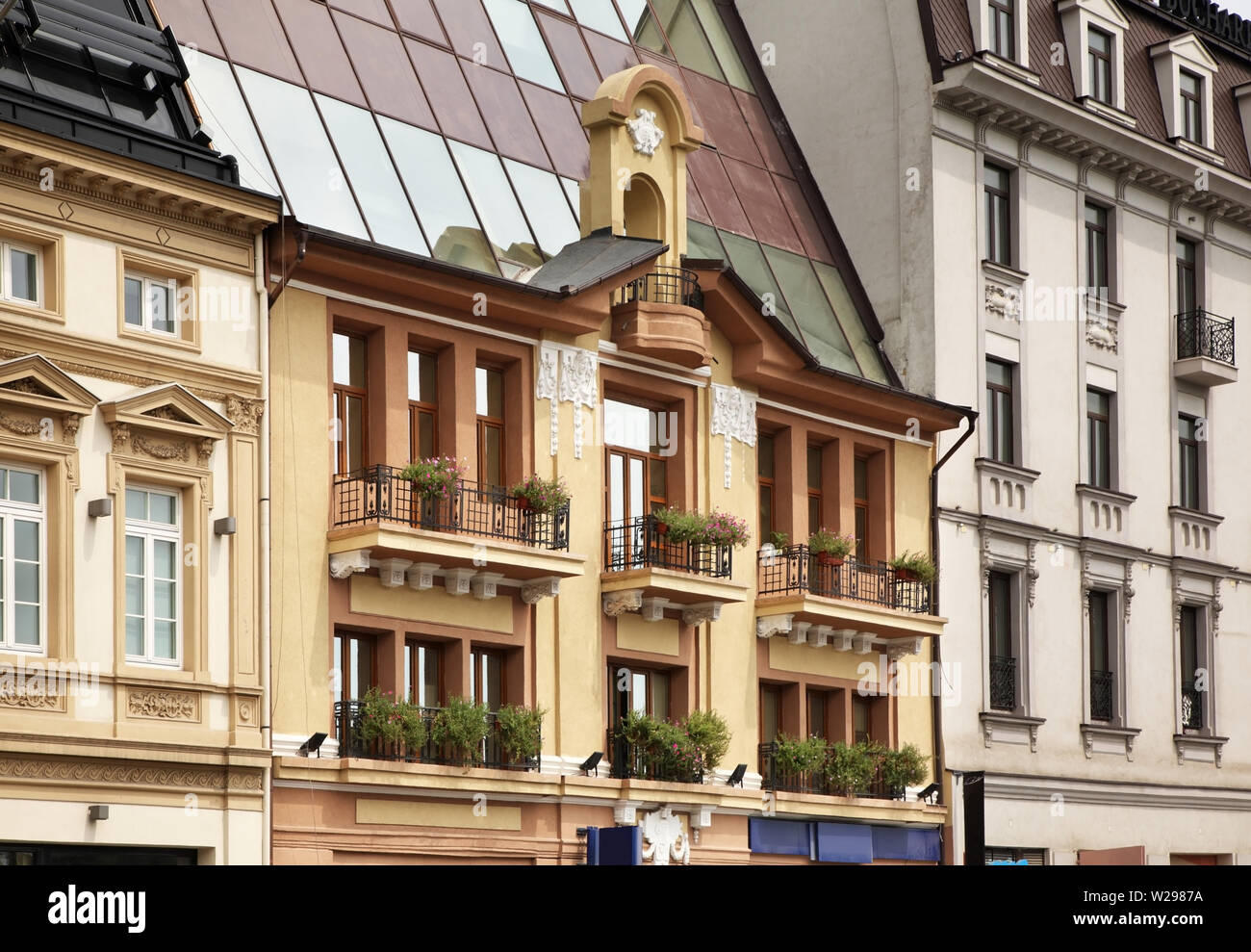 Romanian city street scene hi-res stock photography and images - Alamy