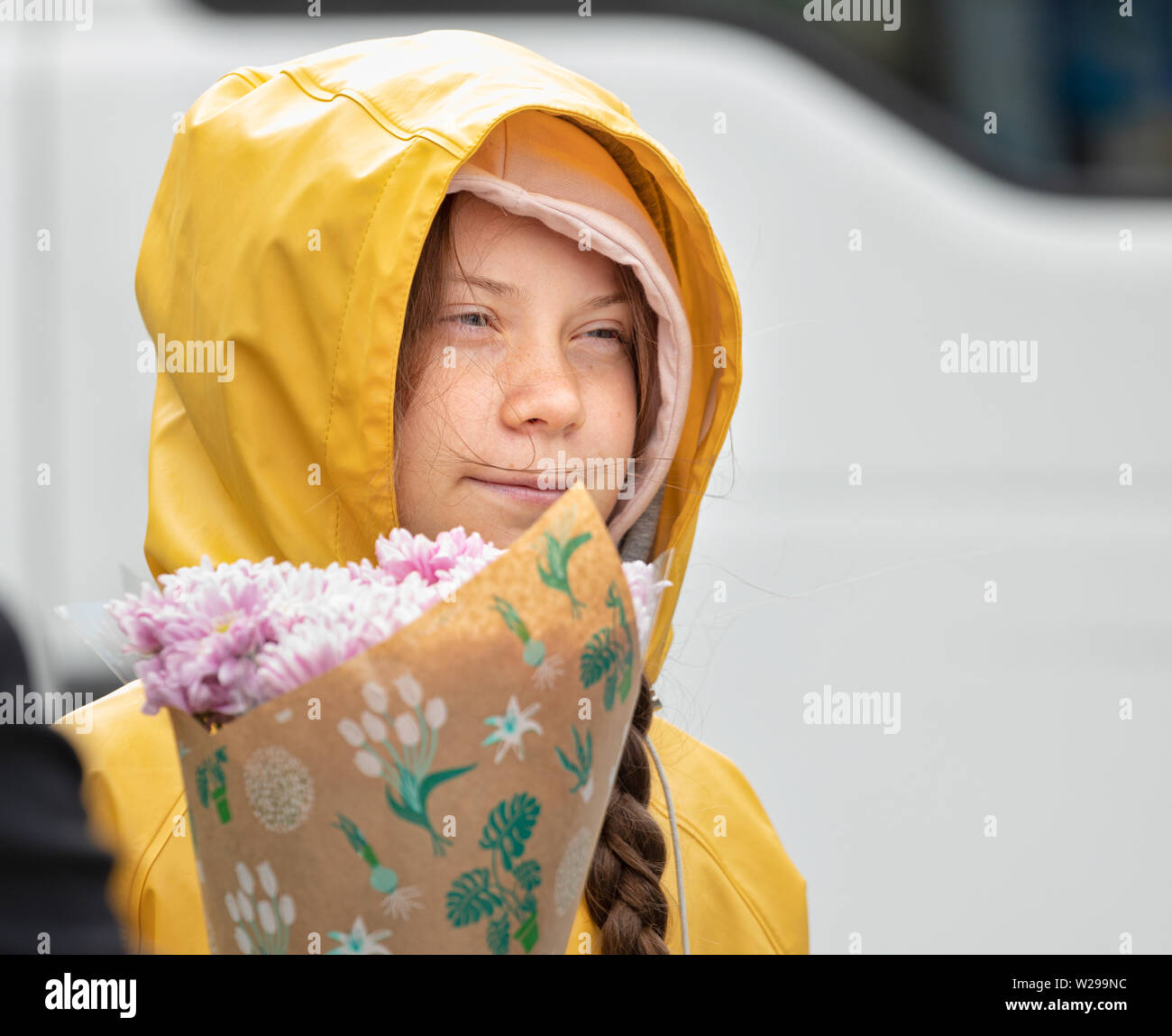 Raincoat yellow hi-res stock photography and images - Alamy