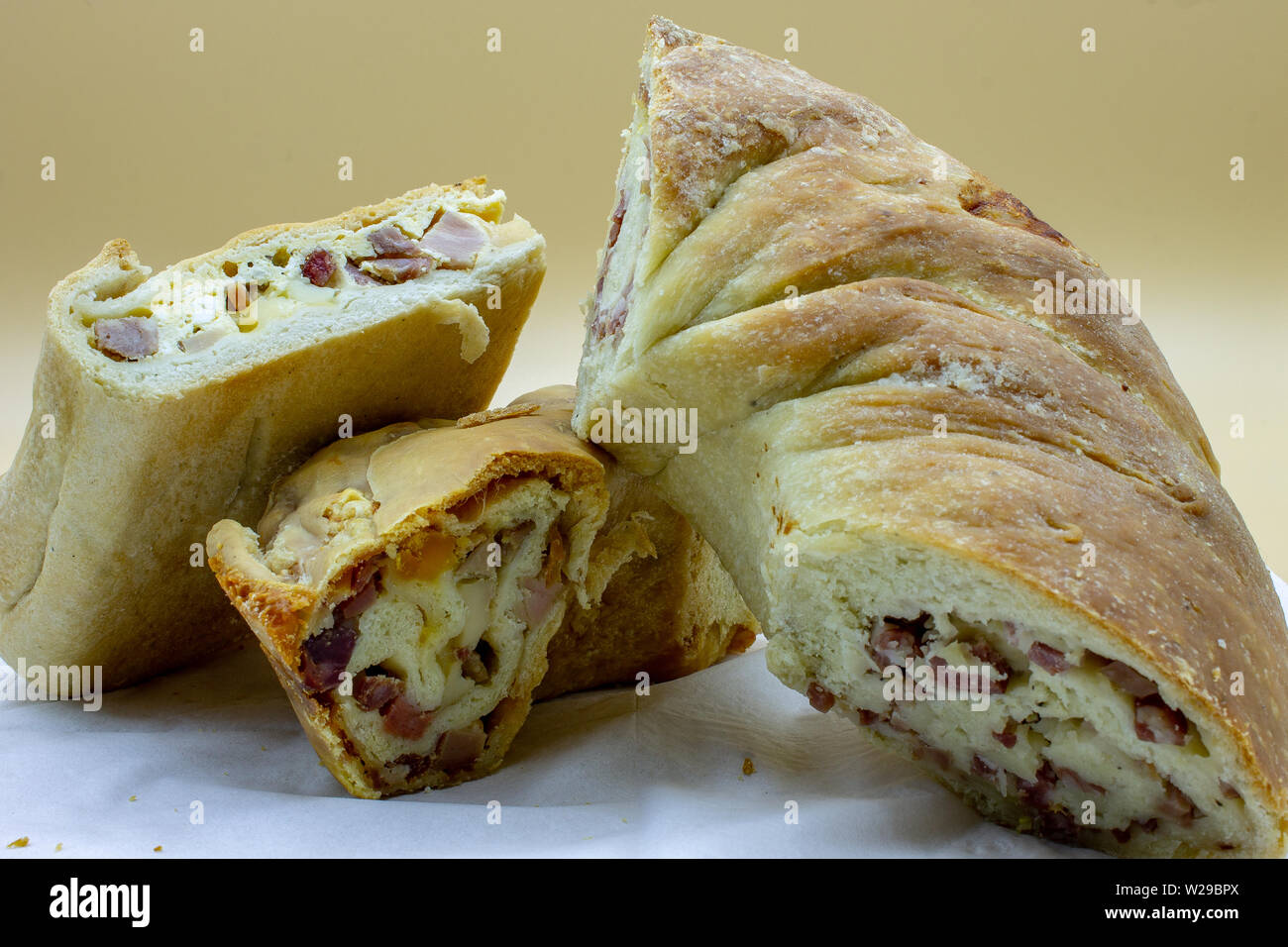 Pepperoni stuffed crust pizza hi-res stock photography and images - Alamy