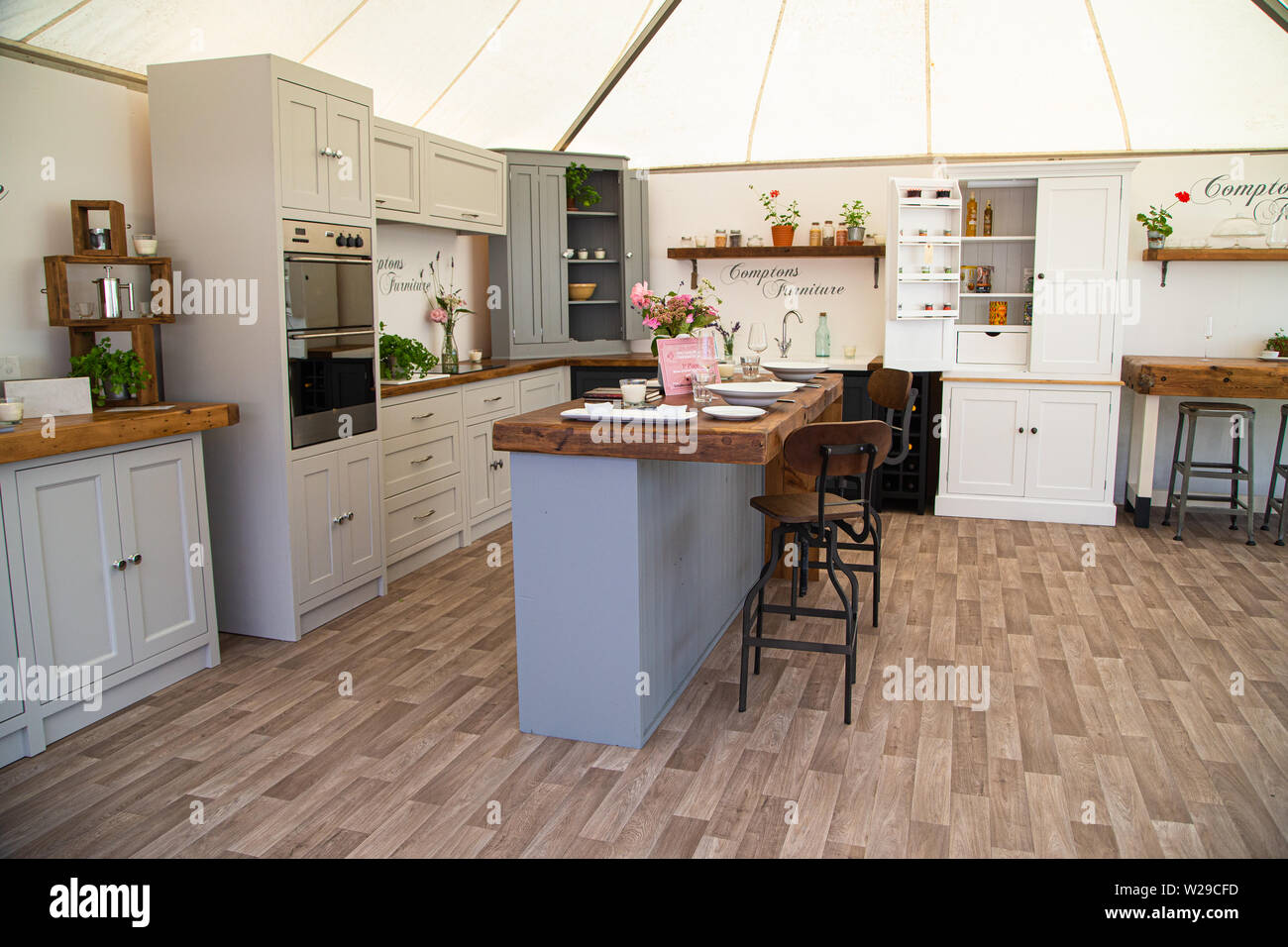 Show cupboards hi-res stock photography and images - Alamy