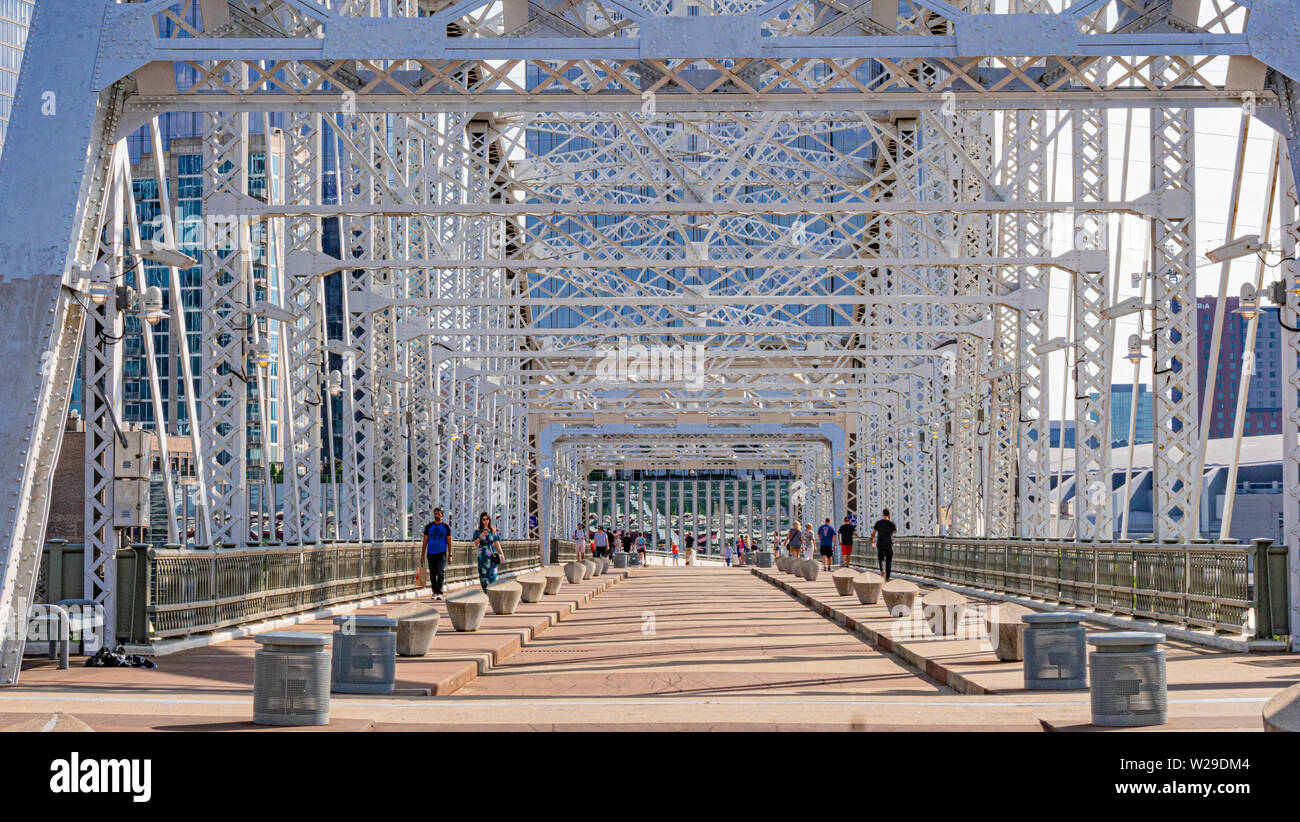 John Seigenthaler Pedestrian Bridge in Nashville - NASHVILLE, USA ...