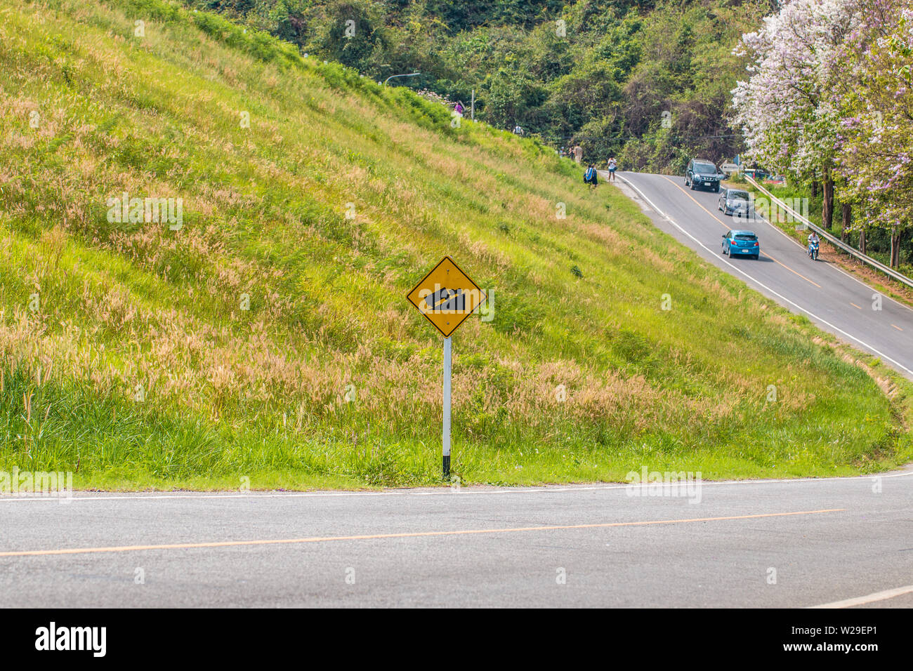 Steep slope caution sign hi-res stock photography and images - Alamy