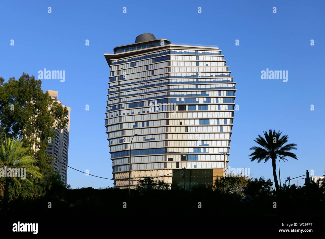 Office tower in tel aviv hi-res stock photography and images - Alamy
