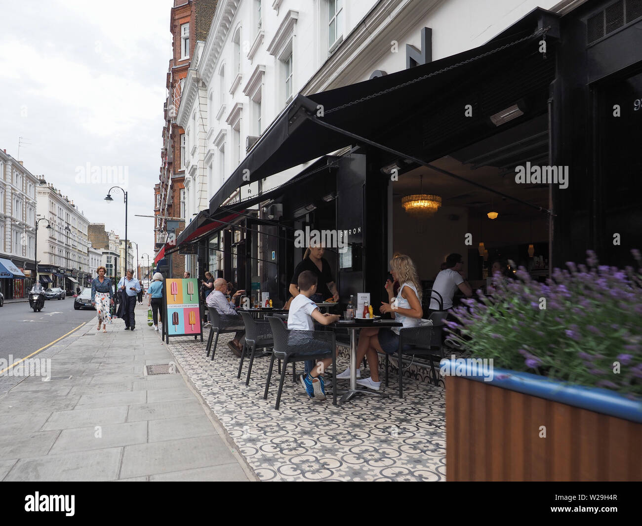 LONDON, UK - CIRCA JUNE 2019: View of typical British street in Chelsea ...