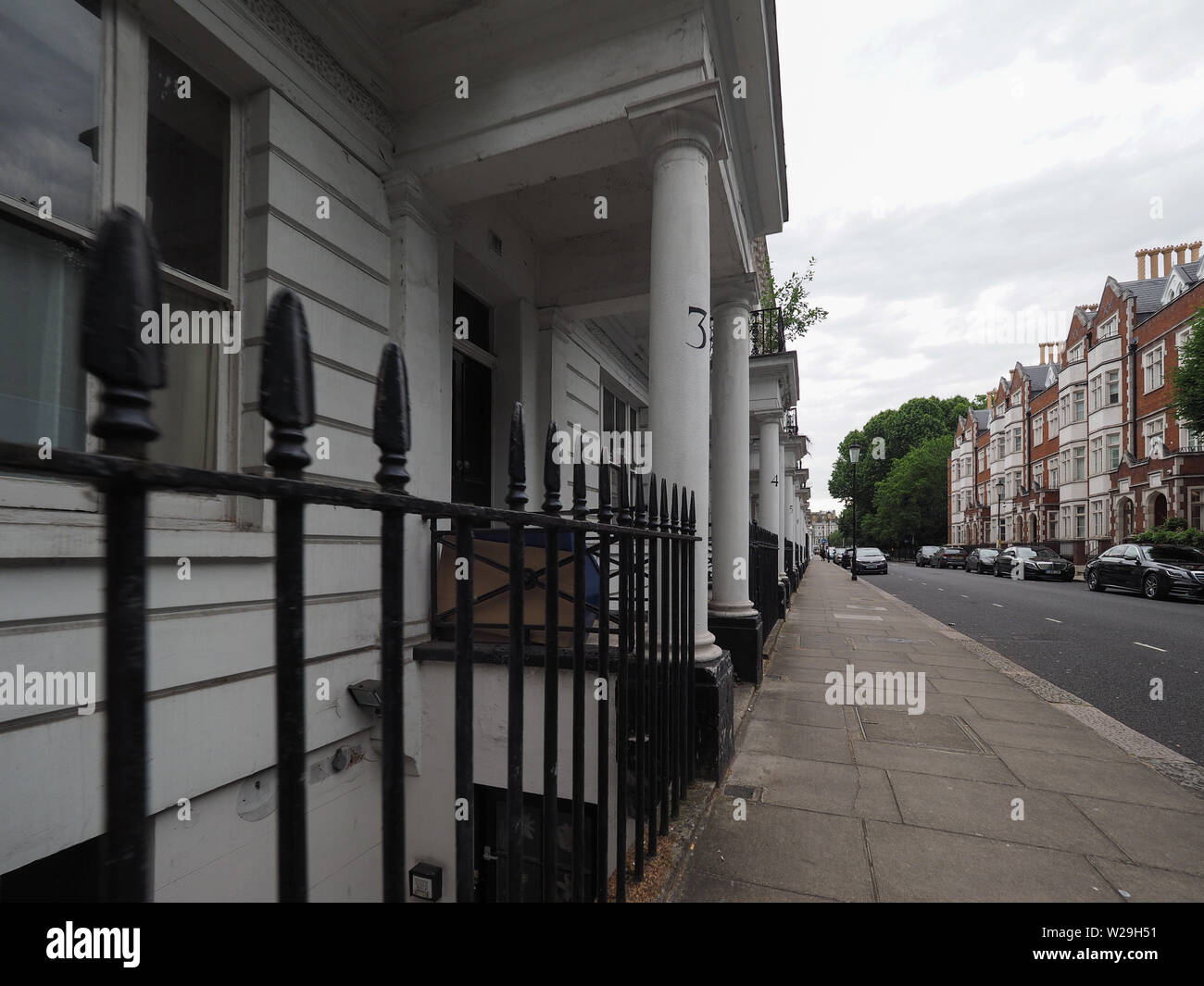 LONDON, UK - CIRCA JUNE 2019: View of typical British street in Chelsea ...