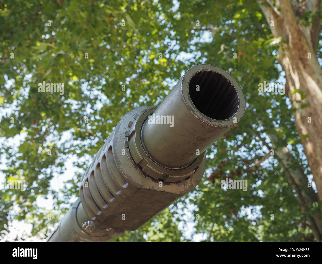 gun on tank used by the army Stock Photo - Alamy