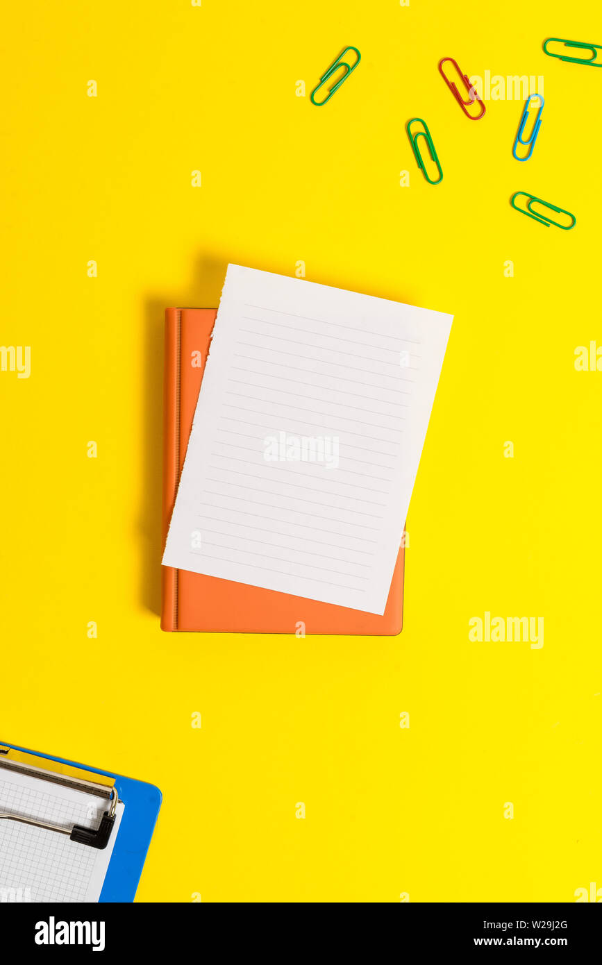 Paper clips with blank papers for text messages Stock Photo - Alamy