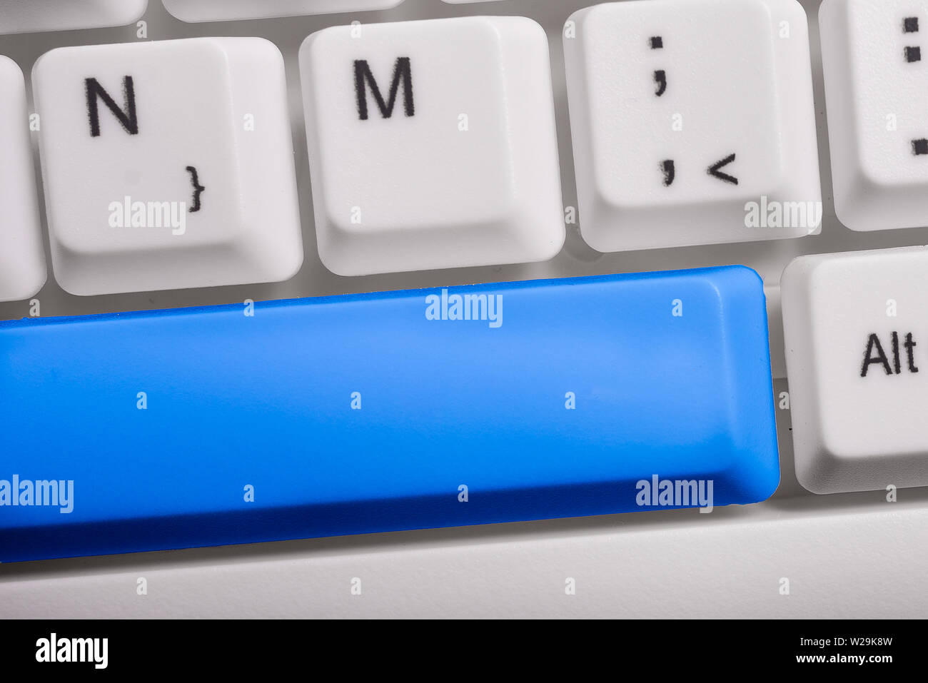 White pc keyboard with empty note paper above white background key copy space Stock Photo - Alamy