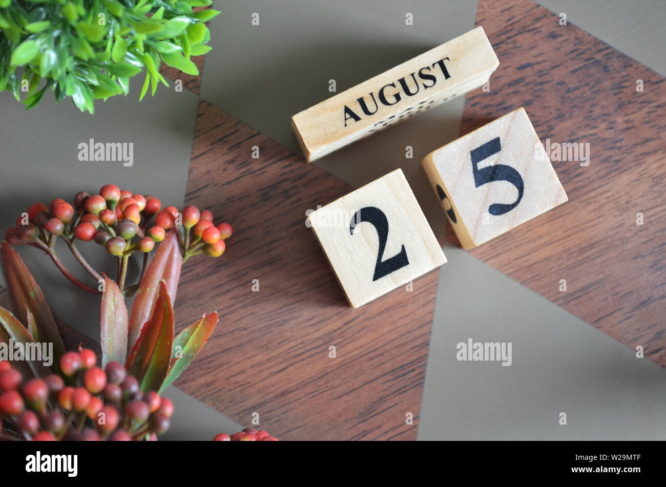 Date of August month. Diamond wood table for background Stock Photo - Alamy