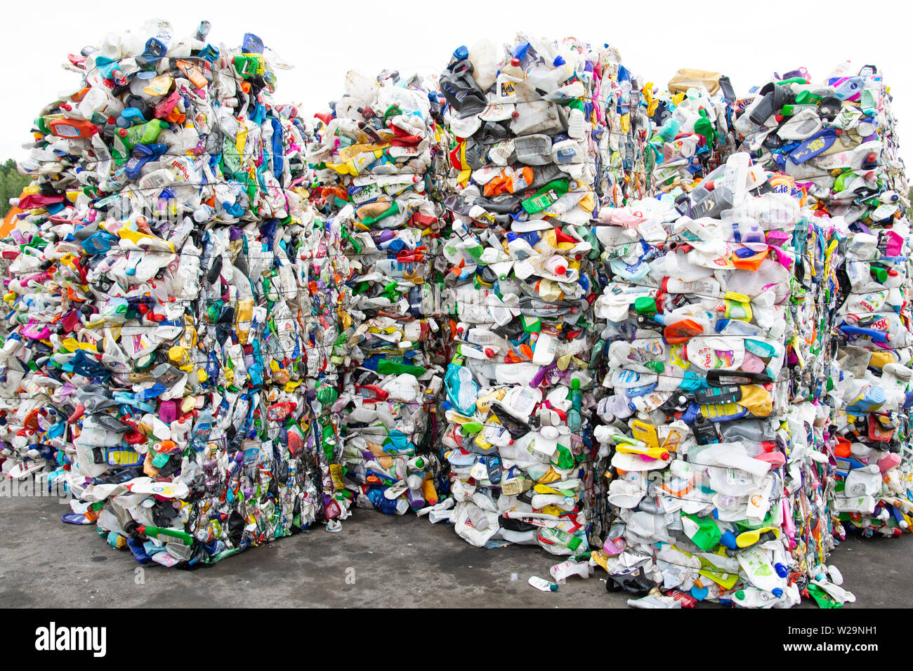 Plastic recycling factory hi-res stock photography and images - Alamy