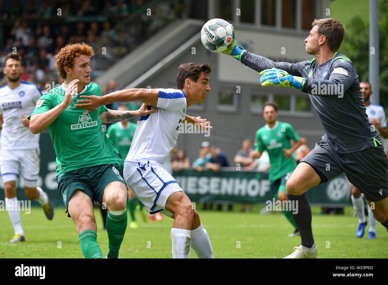 V li ka hi-res stock photography and images - Alamy