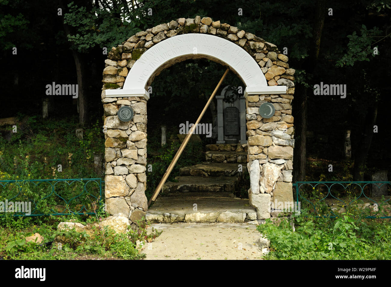 Forest gate cemetery hi-res stock photography and images - Alamy