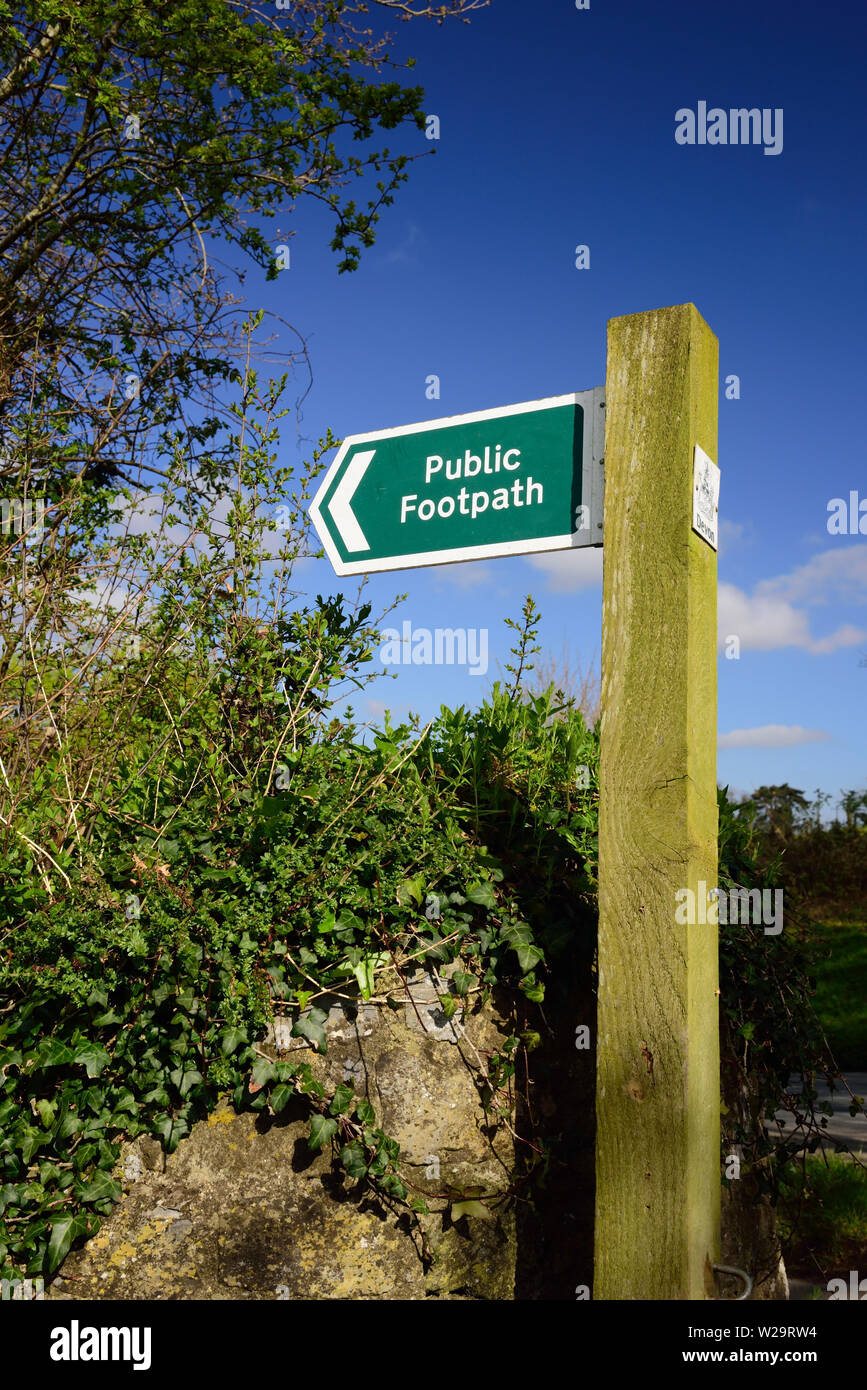 Footpath Signage Stock Photos & Footpath Signage Stock Images - Alamy
