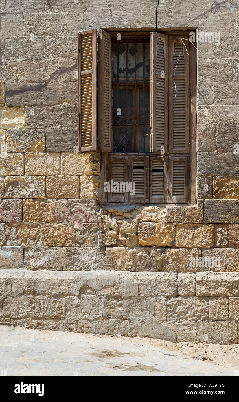 Broken shutter hi-res stock photography and images - Alamy