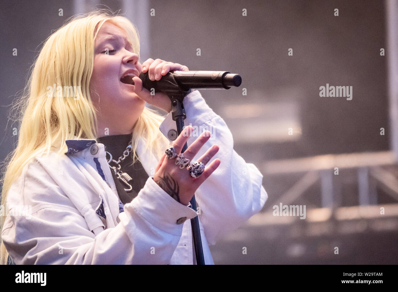 Alma gonzales hi-res stock photography and images - Alamy