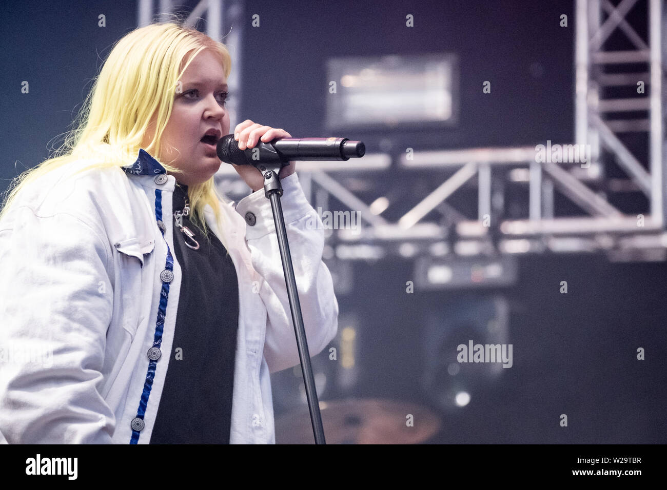 Alma gonzales hi-res stock photography and images - Alamy