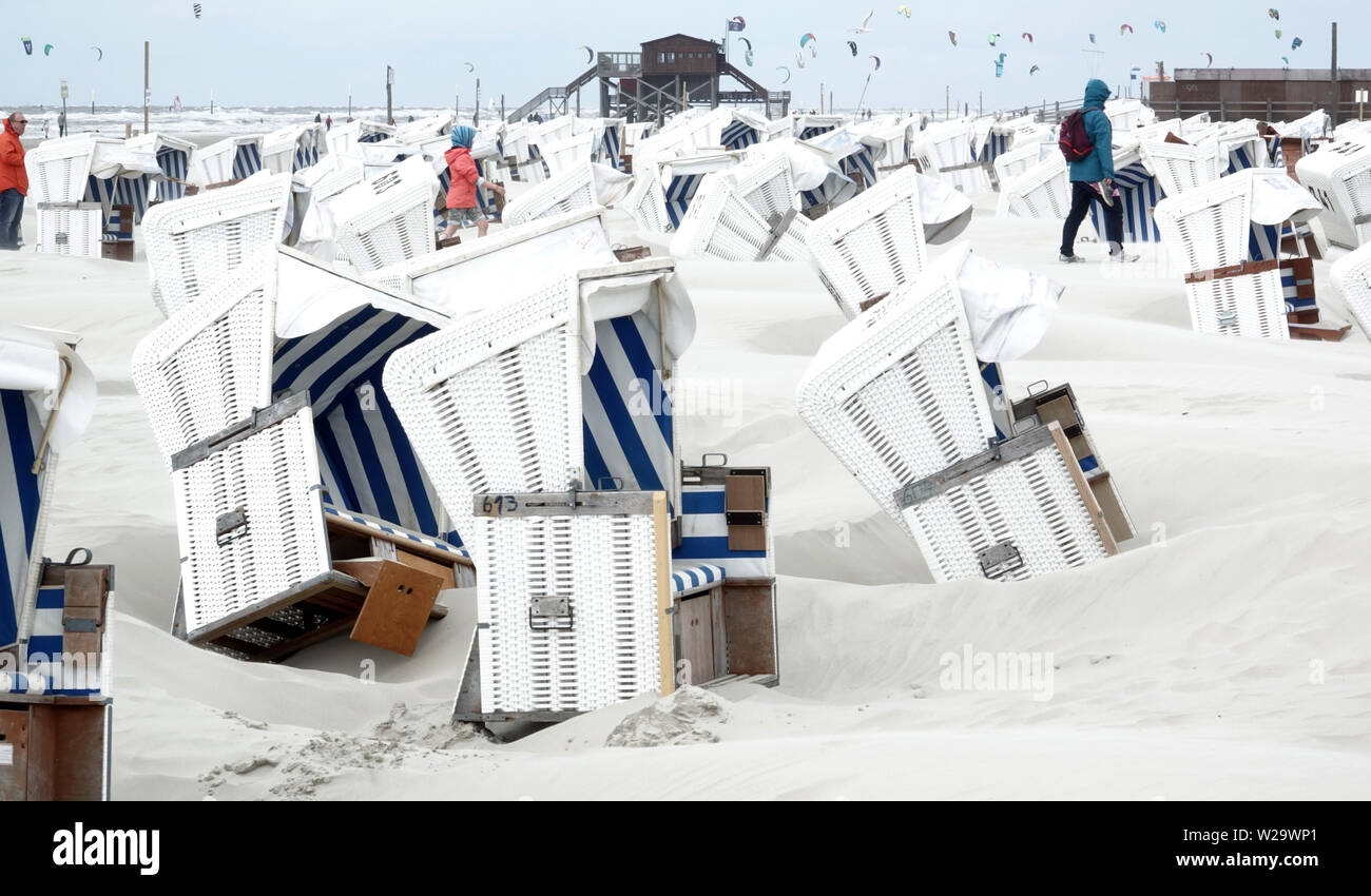 St.Peter Ording, Germany. 07th July, 2019. Beach chairs blown by the ...