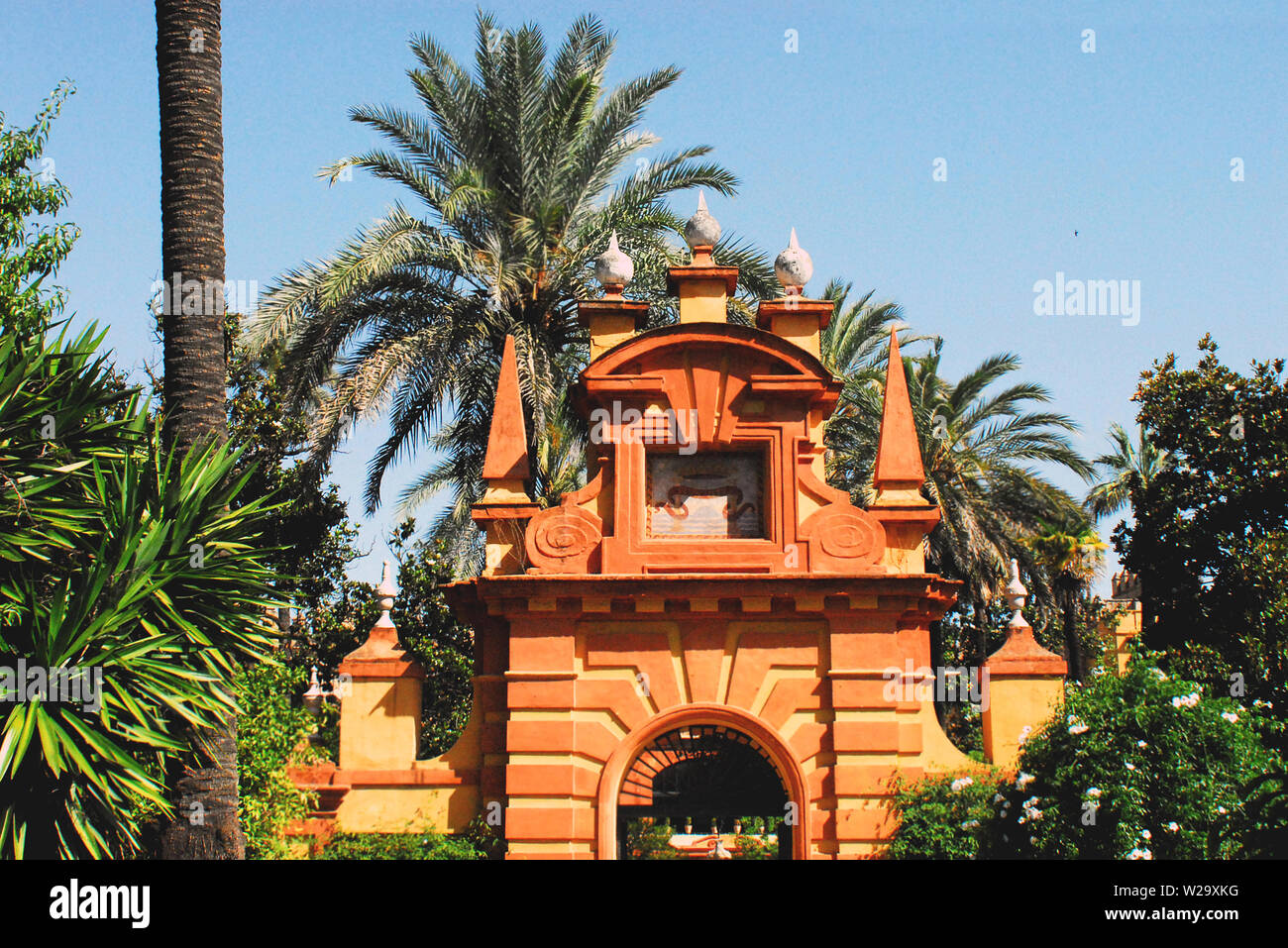 Entrance gate palm trees hi-res stock photography and images - Alamy