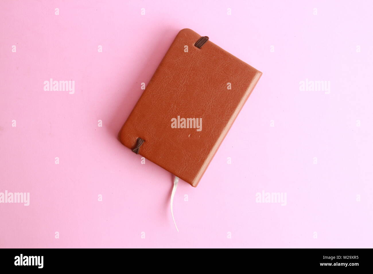 brown leather notebook closed Stock Photo - Alamy