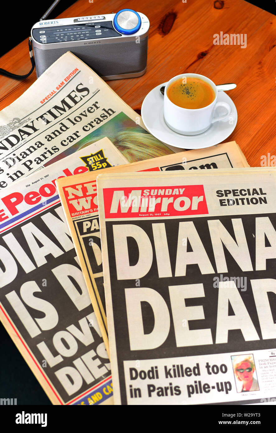 Diana dead newspaper hi-res stock photography and images - Alamy