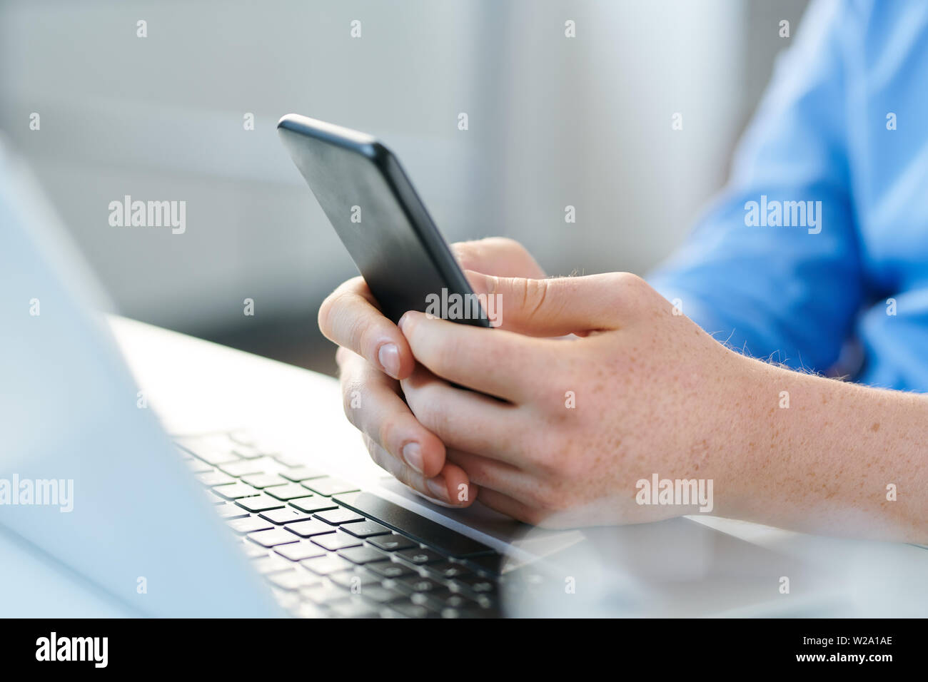 Keypad hands man hi-res stock photography and images - Alamy