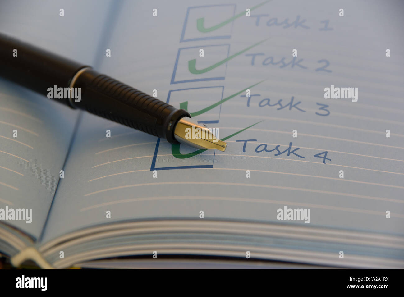 Black checkmark hi-res stock photography and images - Alamy