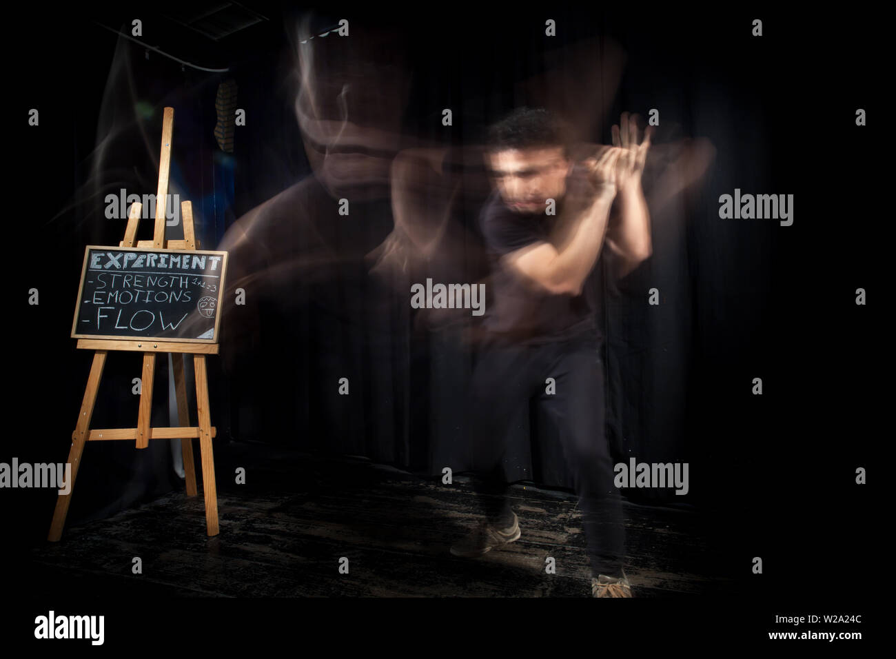 Theatre perfomance hi-res stock photography and images - Alamy