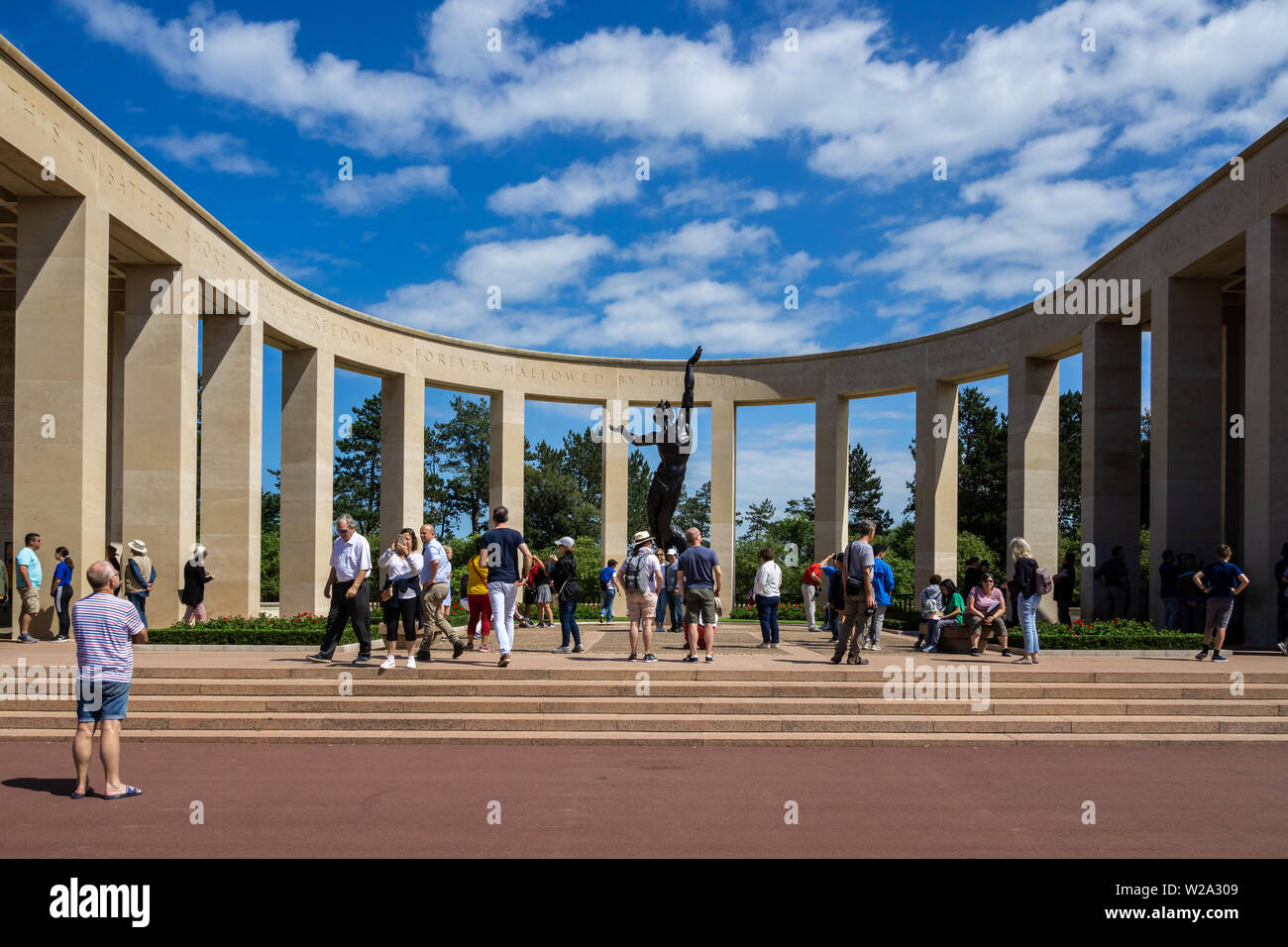 Normandy ww2 cemetery hi-res stock photography and images - Alamy