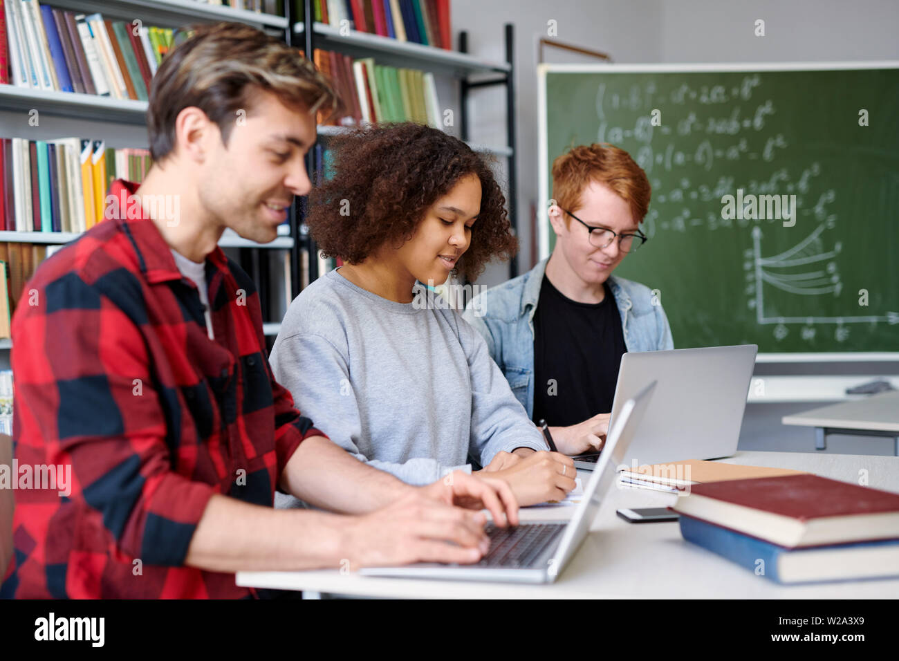 Group of young college students preparing for forthcoming seminar Stock ...