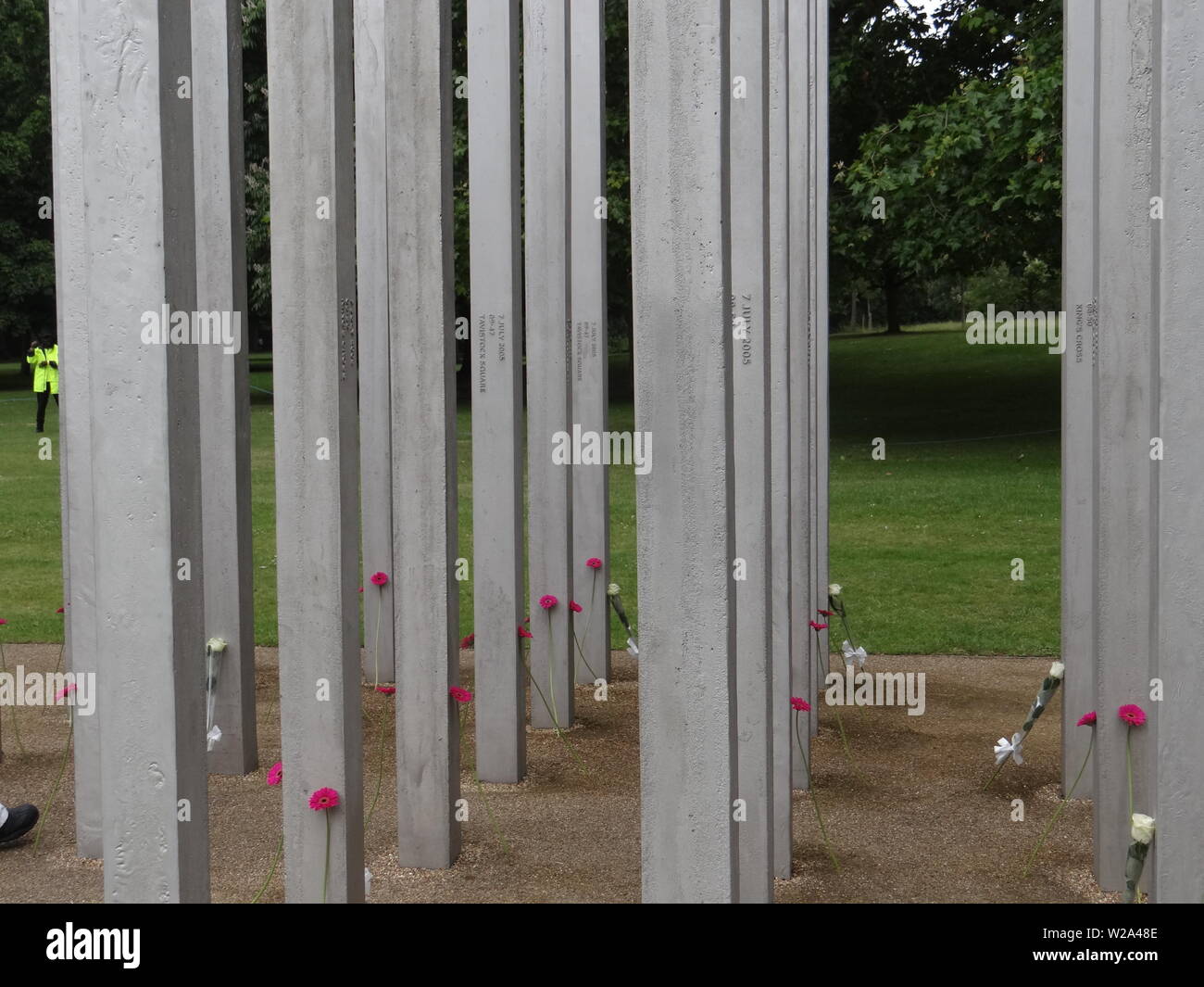 Londoners pay tribute to the victims of London's terrorist attacks in ...