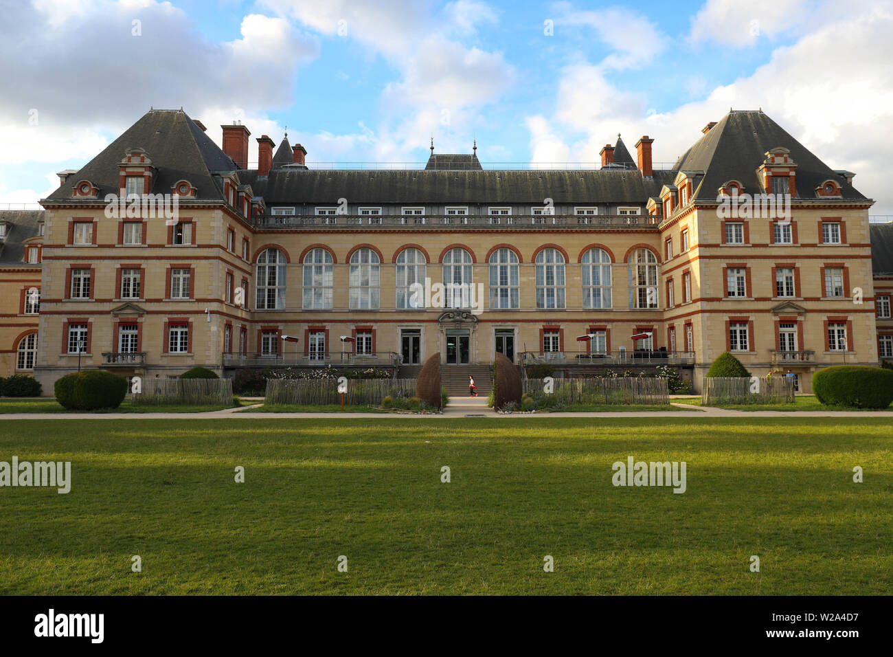 Cite Internationale Universitaire de Paris is a private park and ...