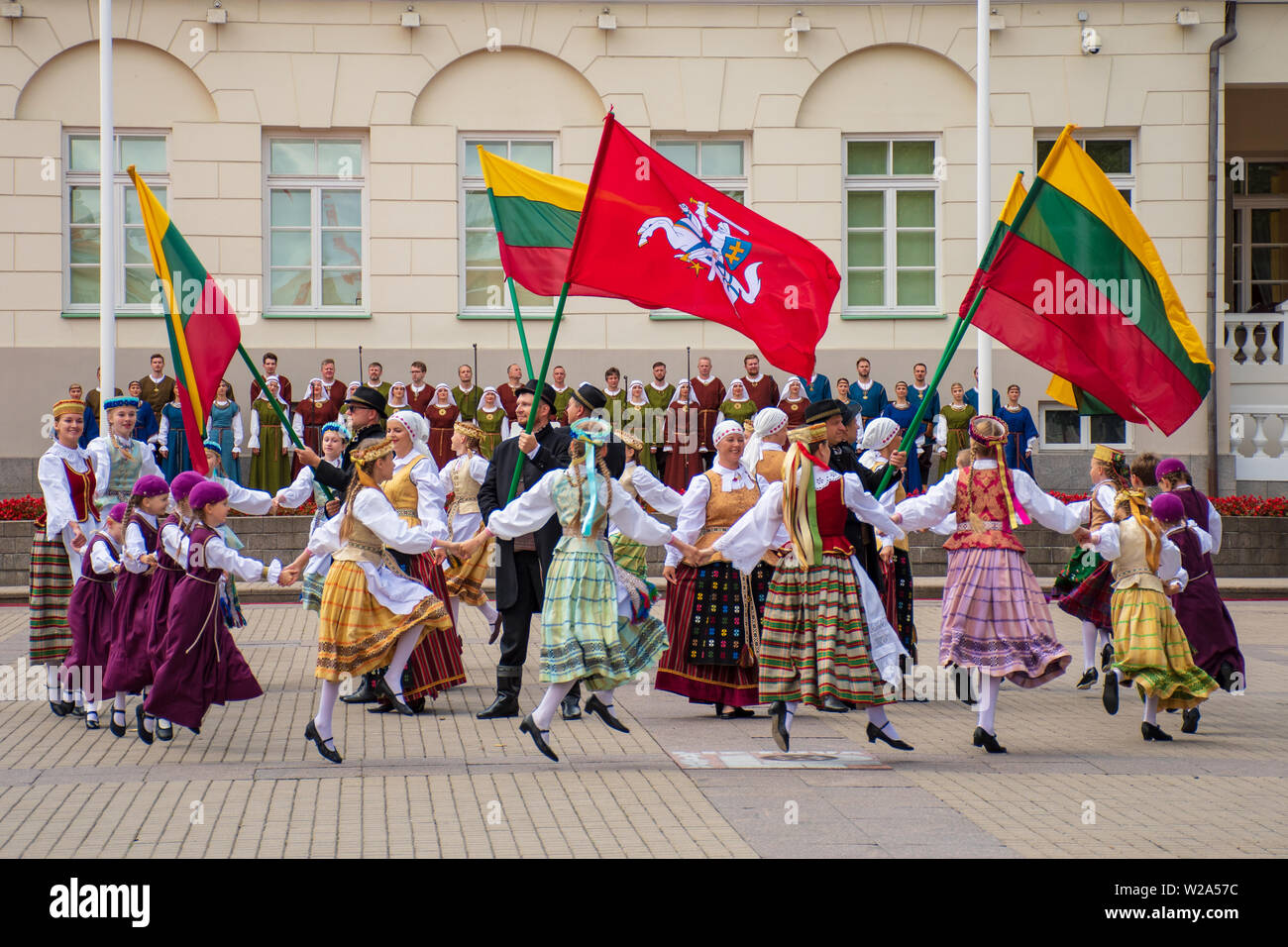 Vilnius / Lithuania - July 6 2019: Dancers dancing traditional old ...