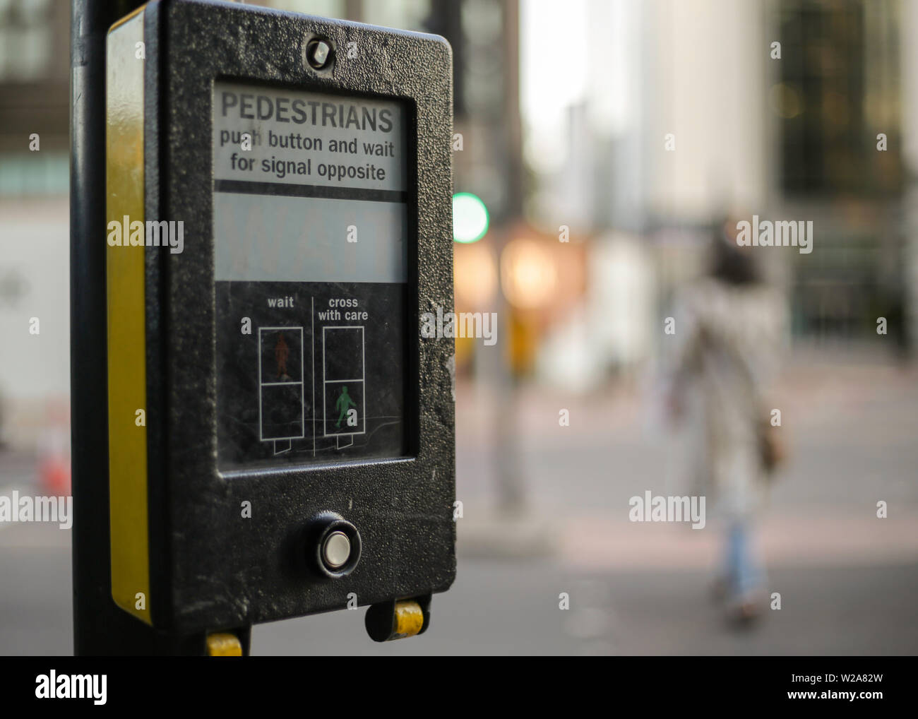 London cross lights with crossing light "Wait" sign Stock Photo - Alamy