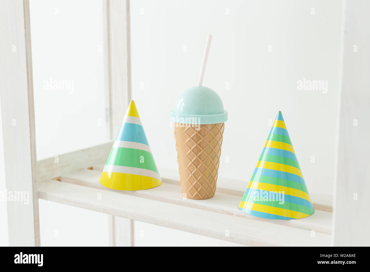 Birthday party caps paper hi-res stock photography and images - Alamy