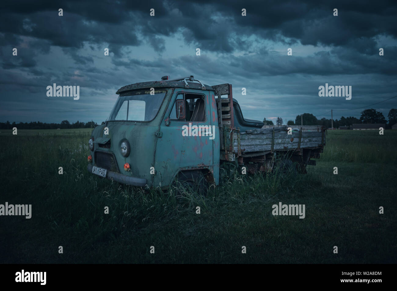 Dark scenario hi-res stock photography and images - Alamy