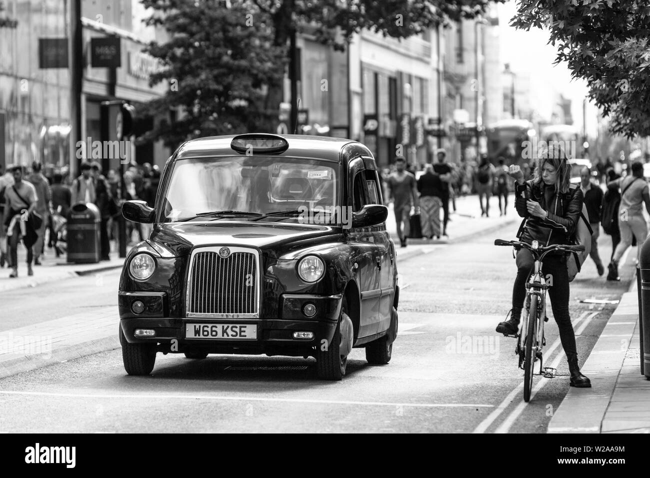 Black cab london silhouette hi-res stock photography and images - Alamy