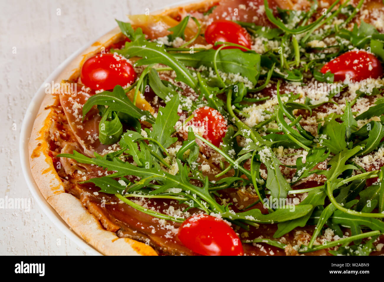 Pizza with hamon and ruccola Stock Photo - Alamy
