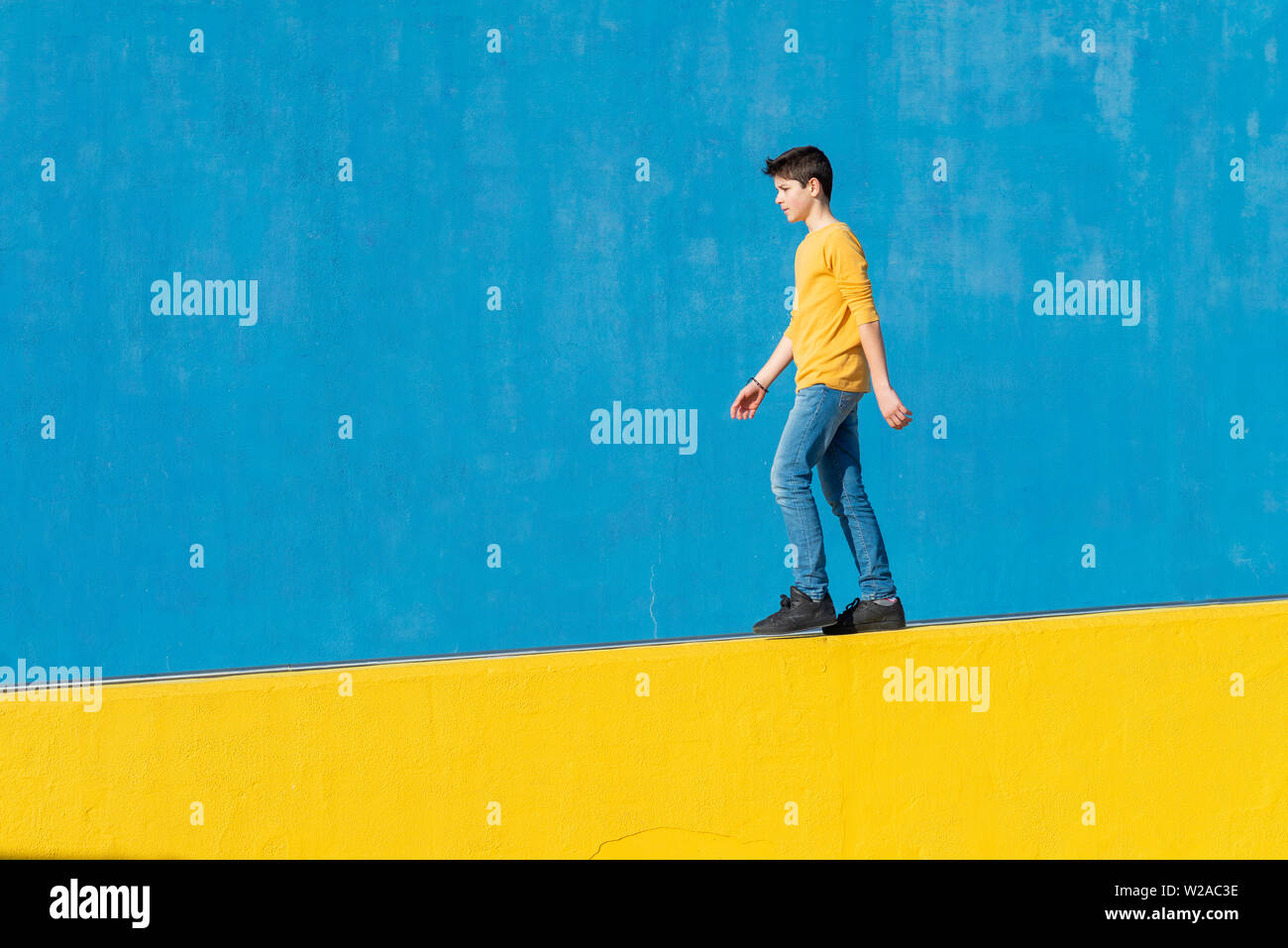 Teen boy walking away hi-res stock photography and images - Alamy