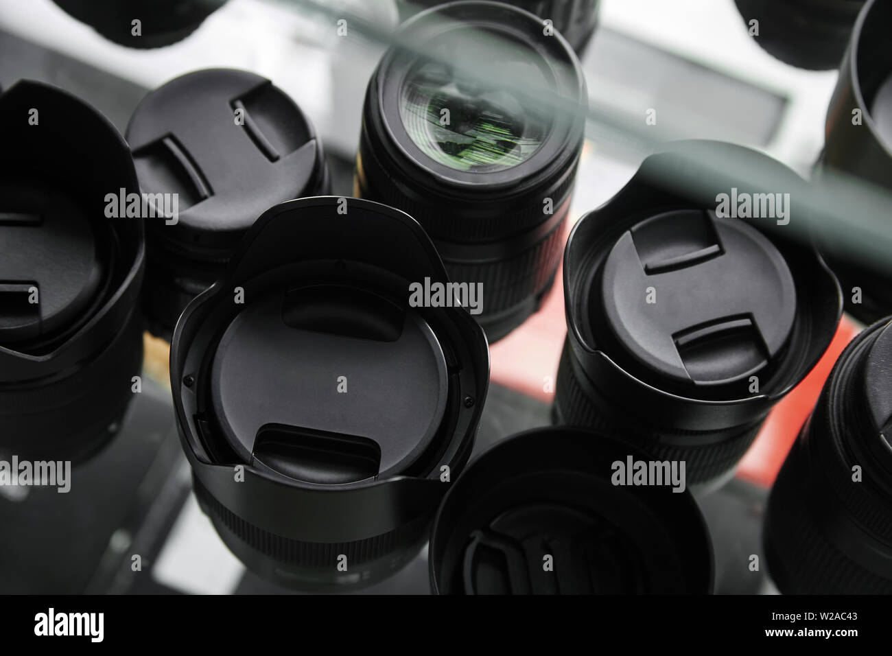 The lens of Mirrorless and DSLR camera on shelf Stock Photo - Alamy