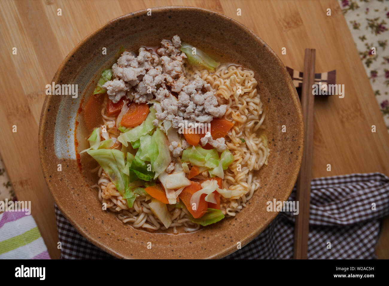 Instant noodle in spicy soup Stock Photo - Alamy