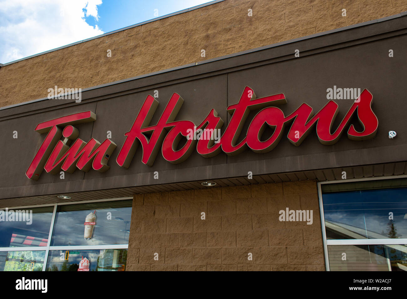 Tim Hortons Logo High Resolution Stock Photography and Images - Alamy