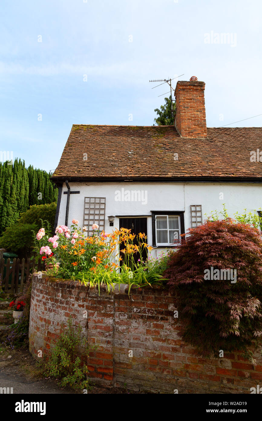 Castle Hedingham village medieval house and garden with flowers, Castle ...