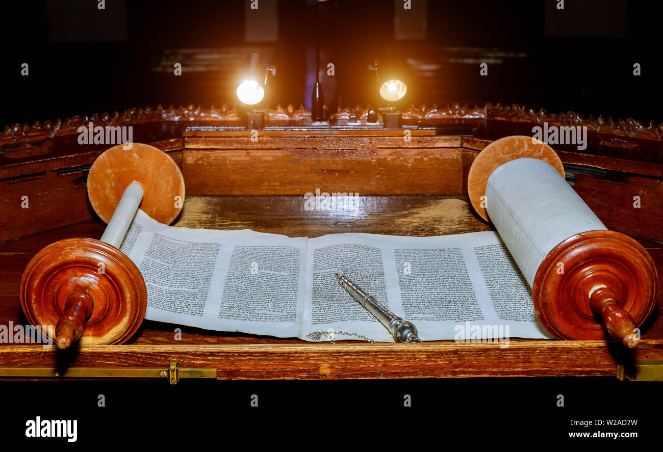 Ancient torah jewish scroll hi-res stock photography and images - Alamy