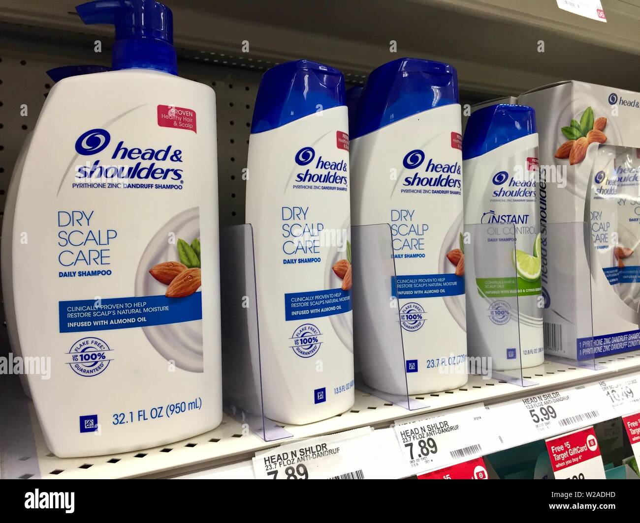 Head and shoulders shampoo hi-res stock photography and images - Alamy