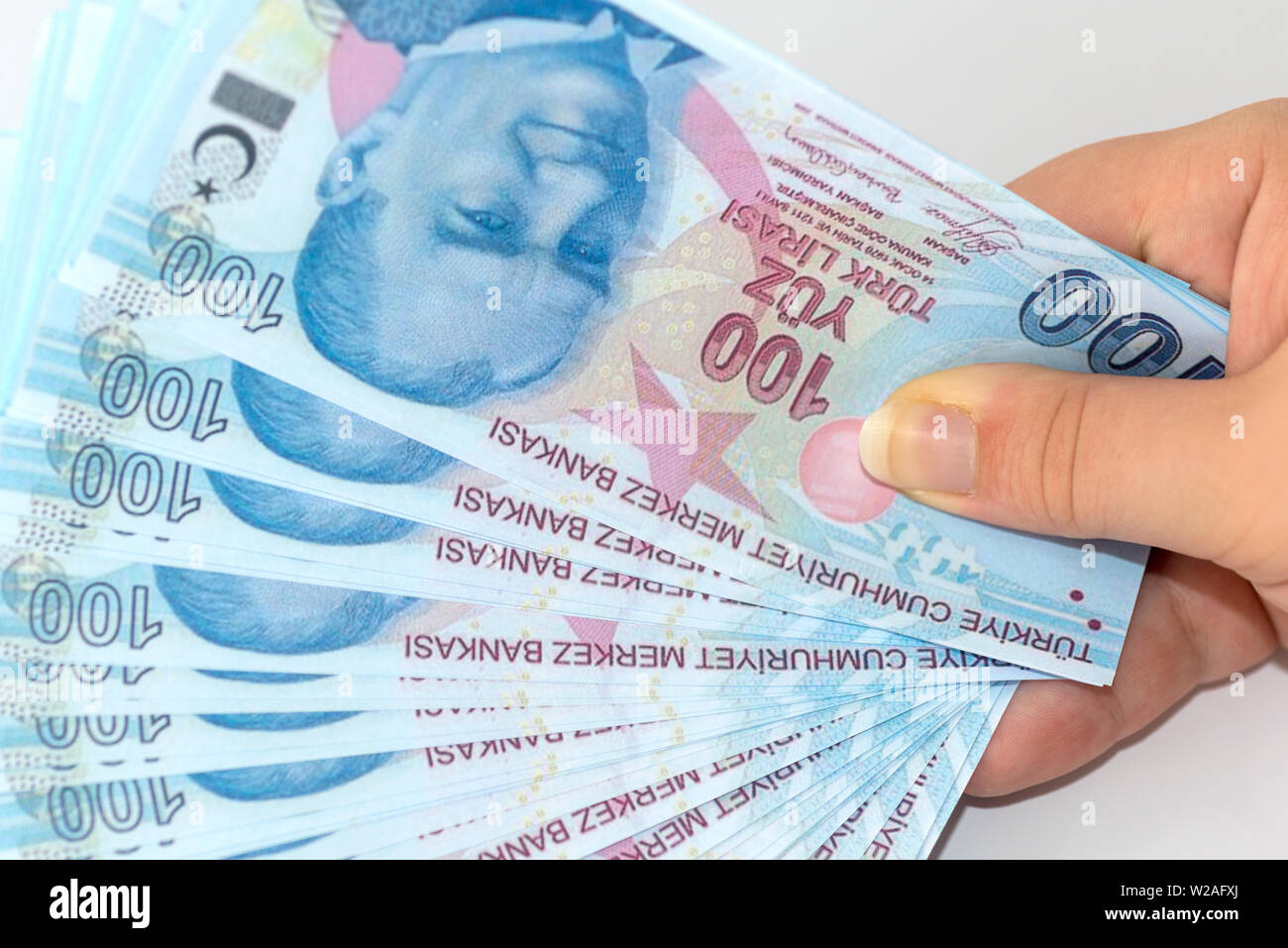 Turkish 100 banknotes Stock Photo - Alamy