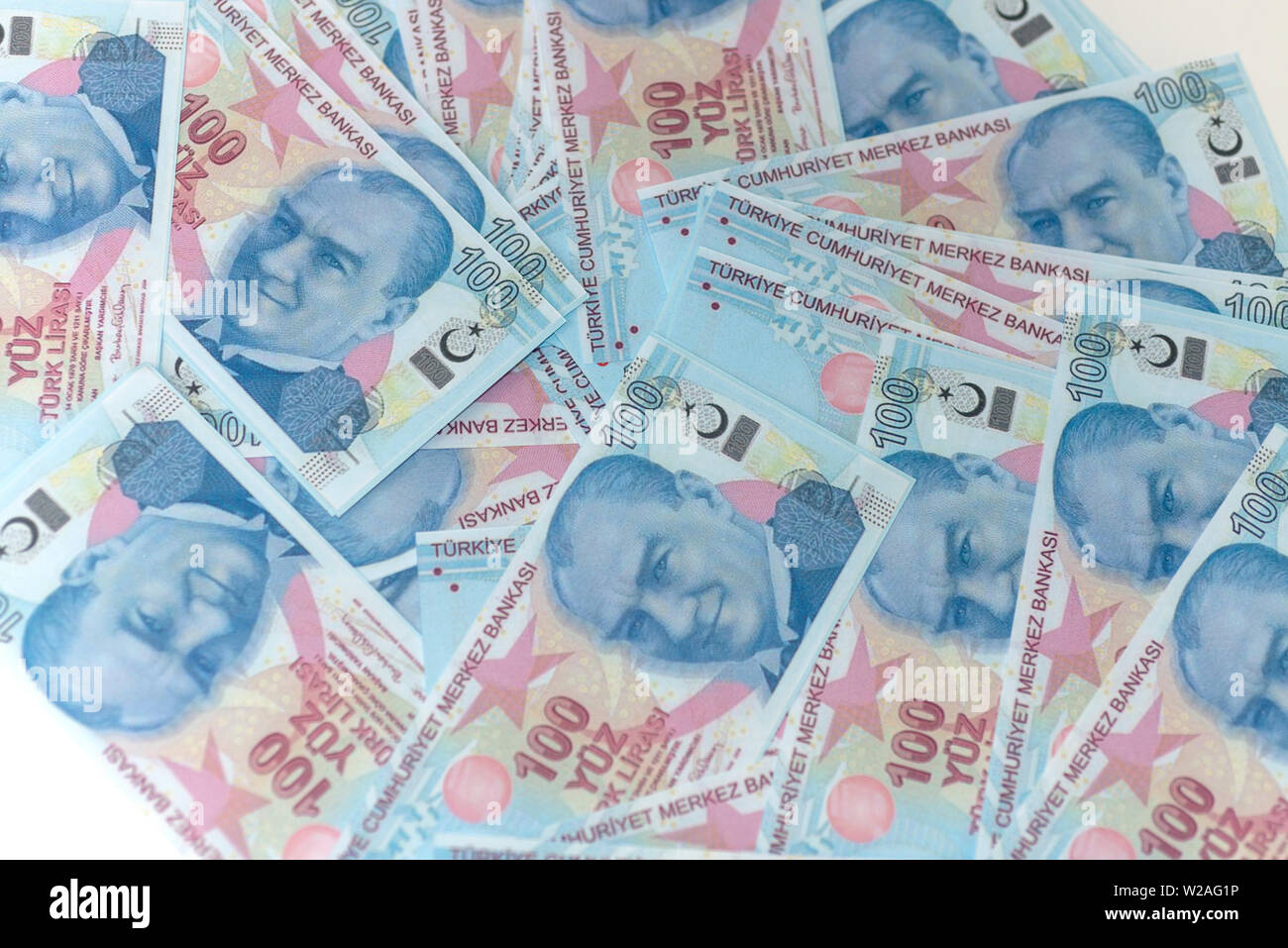 Turkish 100 banknotes Stock Photo - Alamy