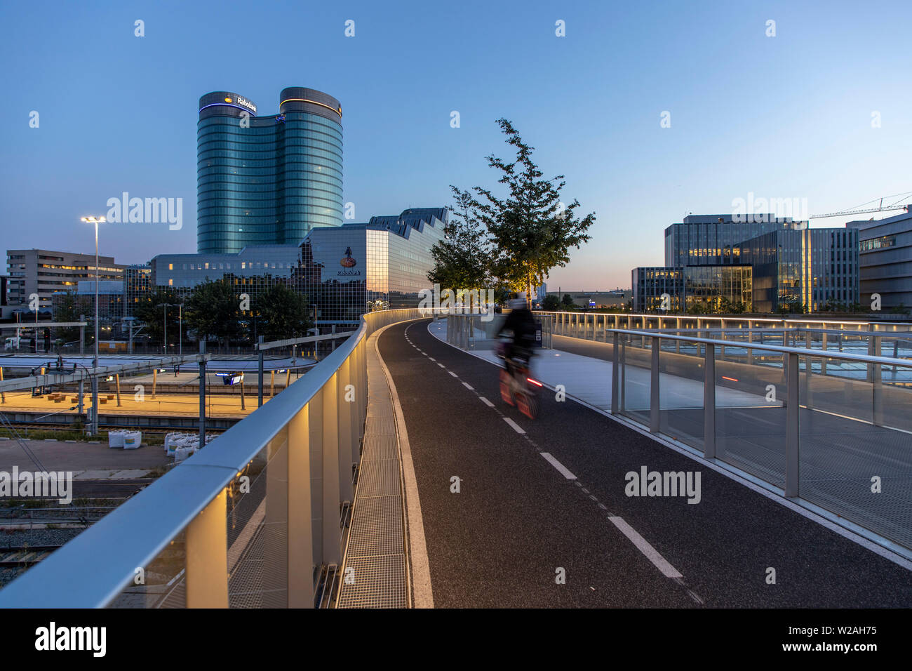 Utrecht, the Netherlands, the Moreelsebrug, pedestrians and cyclists ...