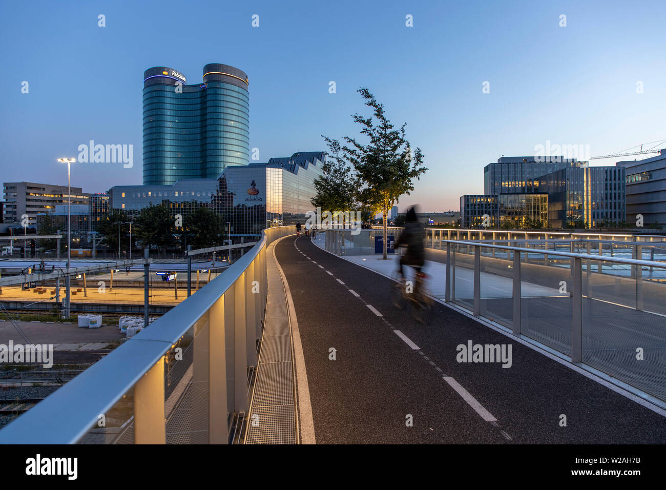 Utrecht, the Netherlands, the Moreelsebrug, pedestrians and cyclists ...