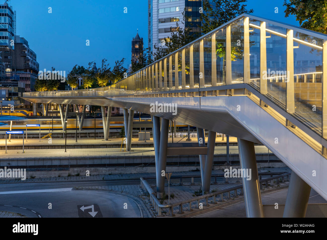 Utrecht, the Netherlands, the Moreelsebrug, pedestrians and cyclists ...